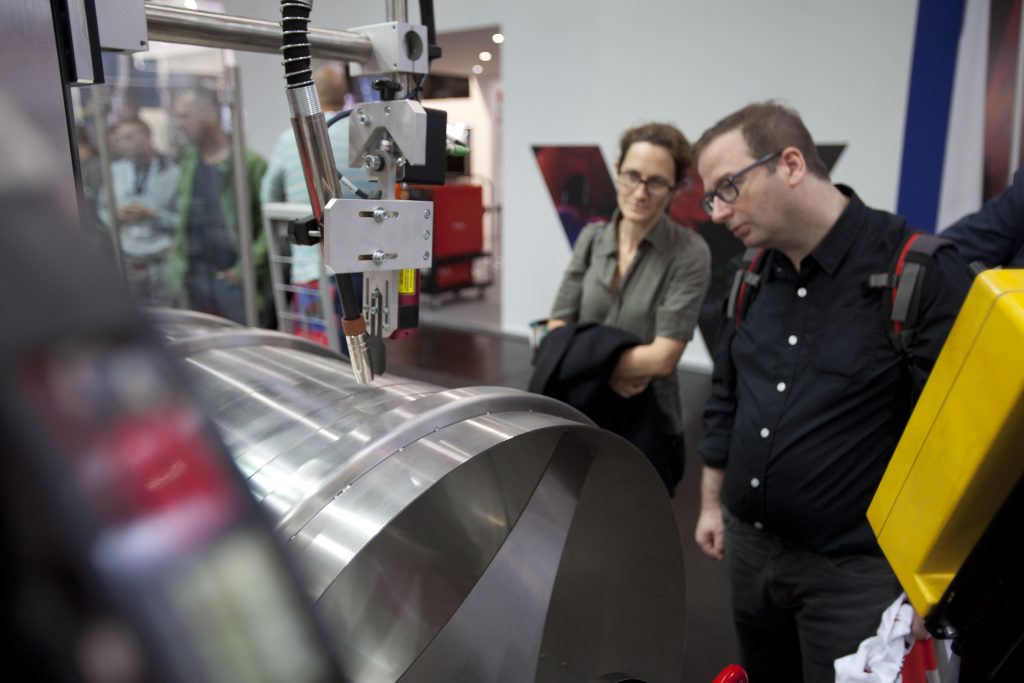 Valk Welding showt hoe je ronde producten exact last - MetaalNieuws ...