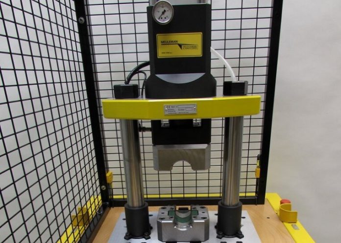 Volautomatisch ponsen met krachtcilinders - MetaalNieuws, het laatste nieuws uit de Metaalbranche